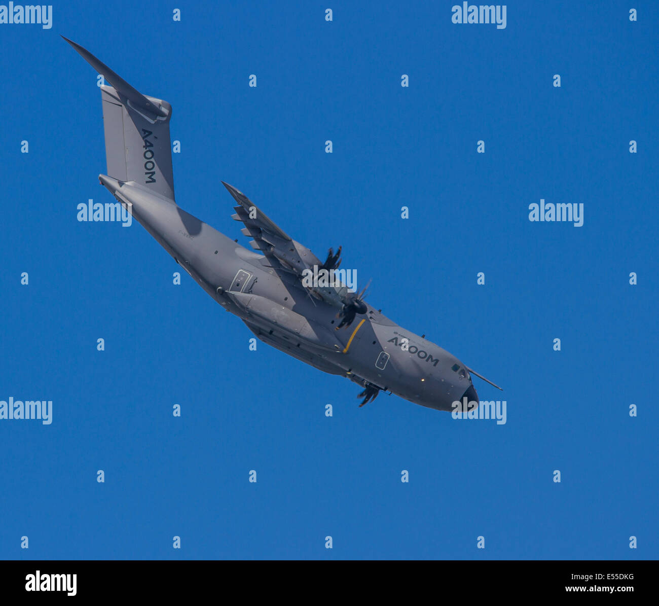 Airbus demonstrated the A400M Atlas military transport plane at the ...