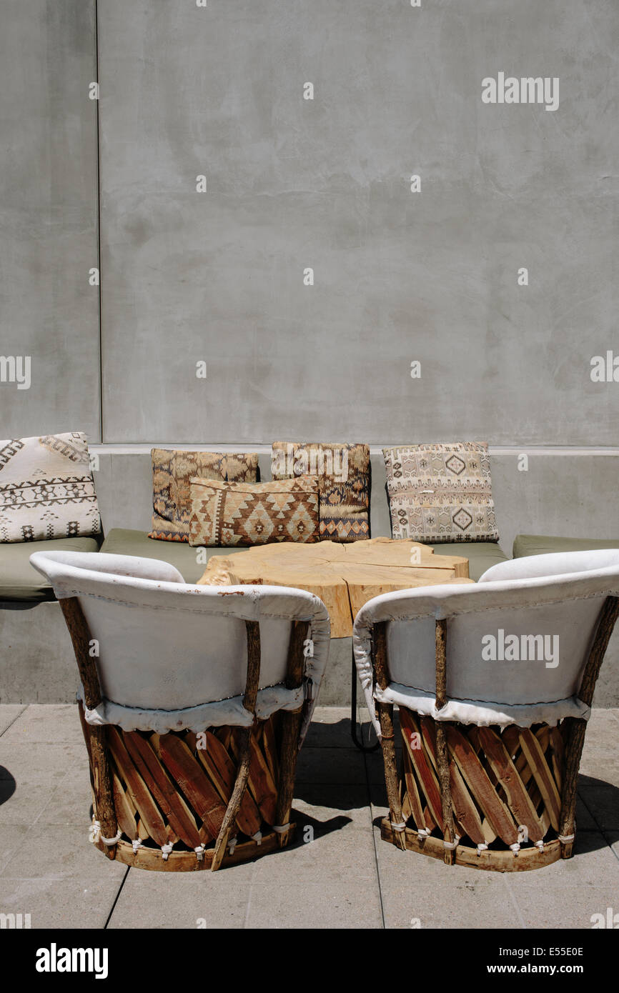 Outdoor patio seating at rooftop lounge in downtown Los Angeles Stock ...