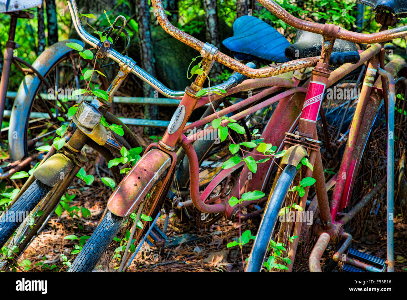 Rusty bicycles hi-res stock photography and images - Alamy