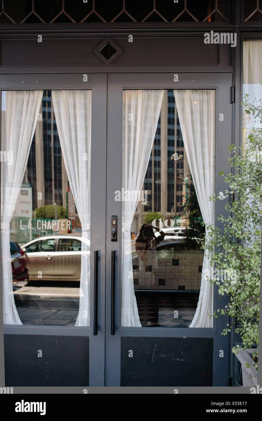 Entrance to restaurant in Los Angeles with reflection of cars and ...