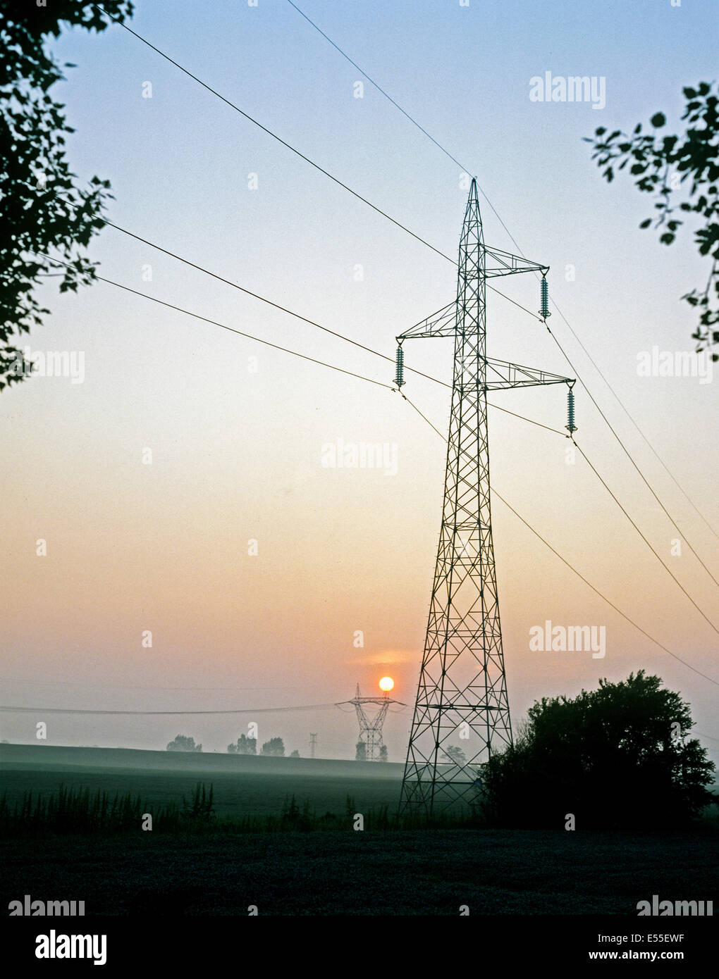 Overhead power line hi-res stock photography and images - Alamy