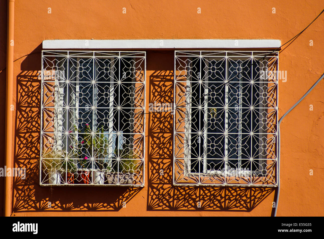 Arabesque window hi-res stock photography and images - Alamy