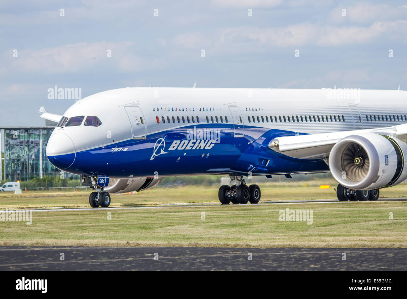 Boeing 787 9 dreamliner performance hi-res stock photography and images ...