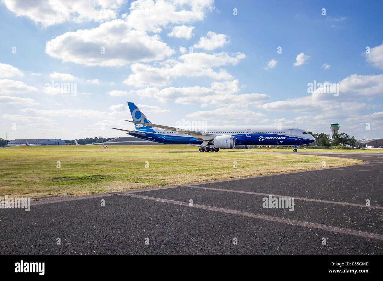Boeing 787 9 dreamliner performance hi-res stock photography and images ...