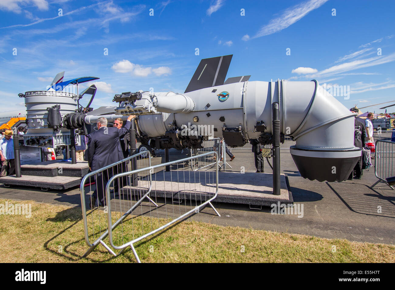 F3-5 JSF joint strike fighter Lightning ll Engine and airframe display ...