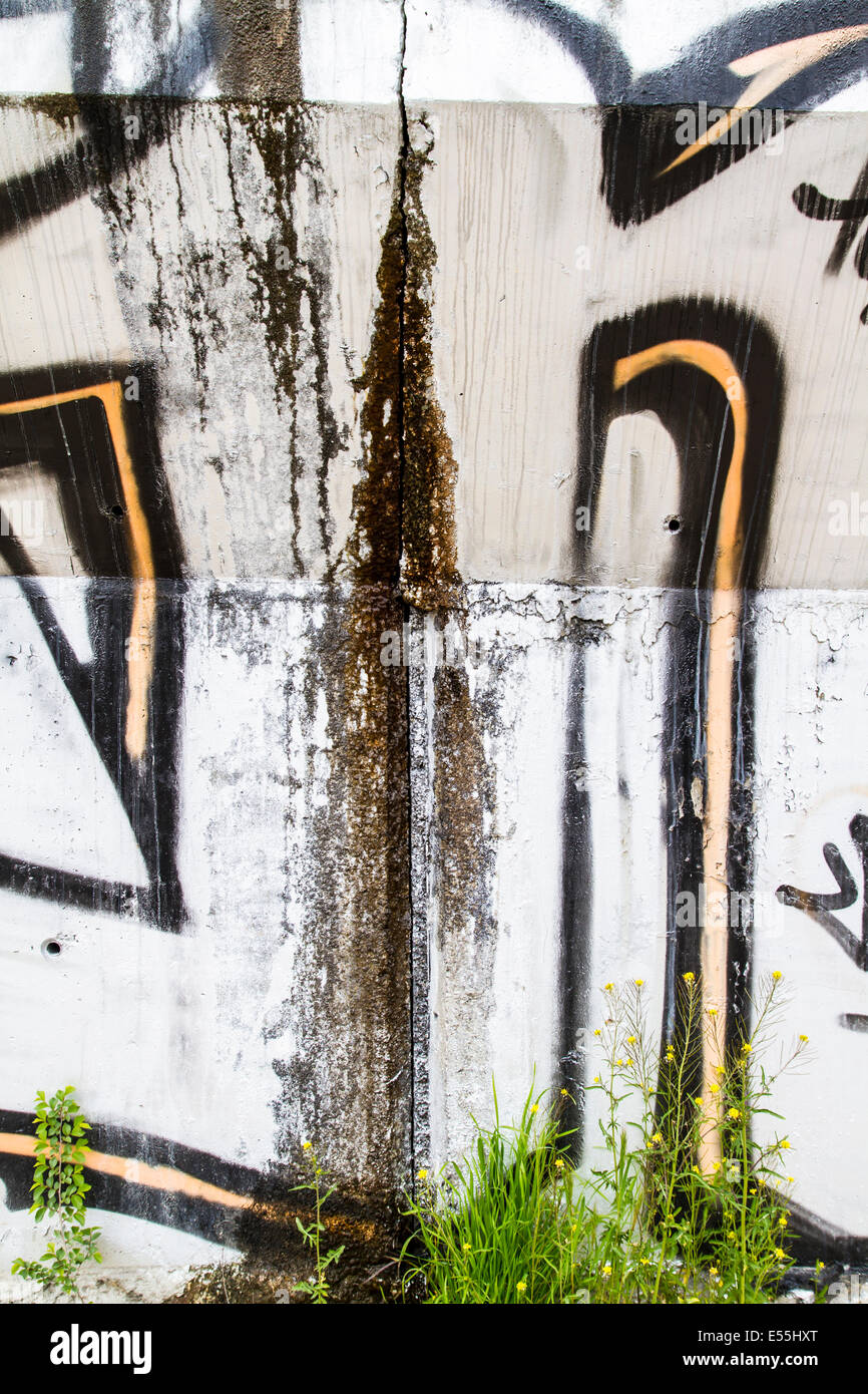 Dirty wall with urban textures graffiti, abstract grunge grafiti ...