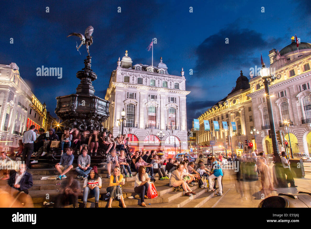Piccadilly circus hi-res stock photography and images - Alamy
