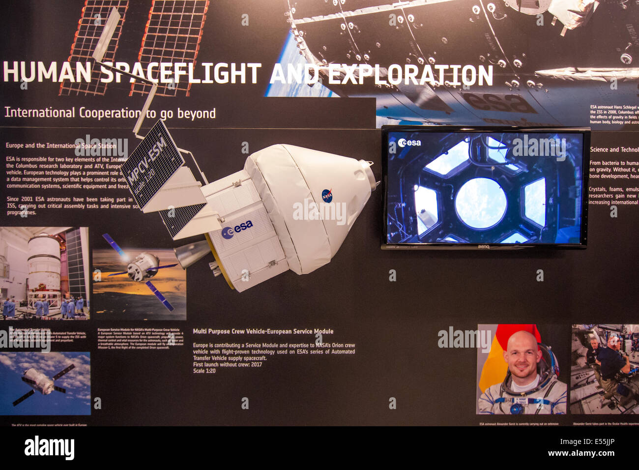 Farnborough airshow satellite hi-res stock photography and images - Alamy