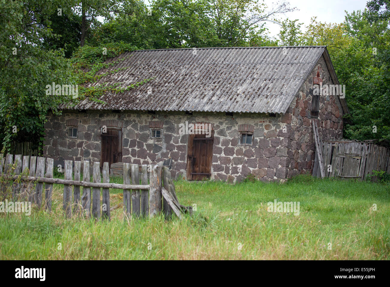 Stone farm building hi-res stock photography and images - Alamy