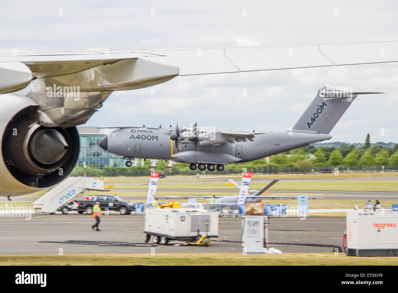 Airbus demonstrated its A400M Atlas military transport plane At ...