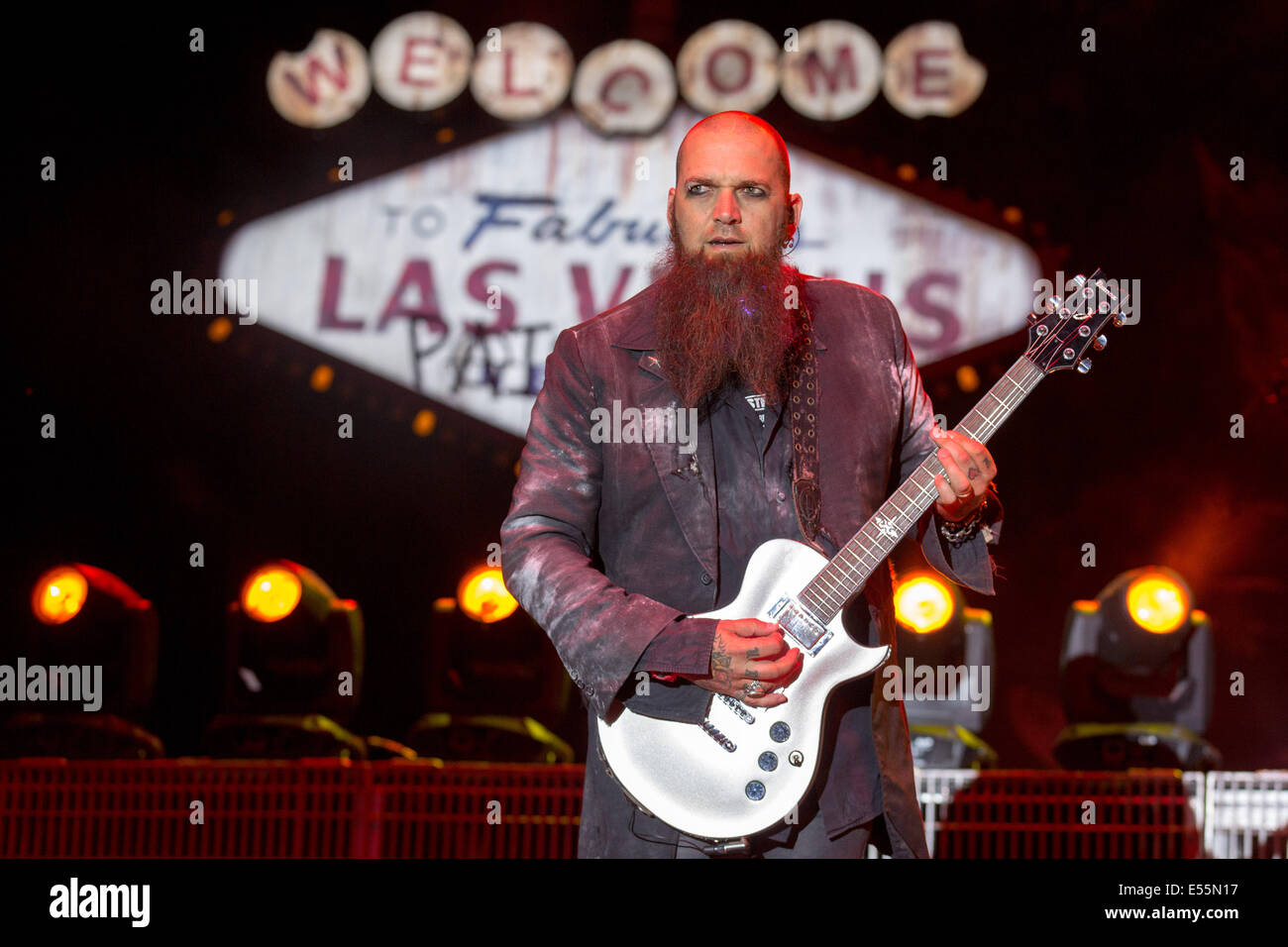 Oshkosh, Wisconsin, USA. 16th July, 2014. Guitarist BARRY STOCK of the ...