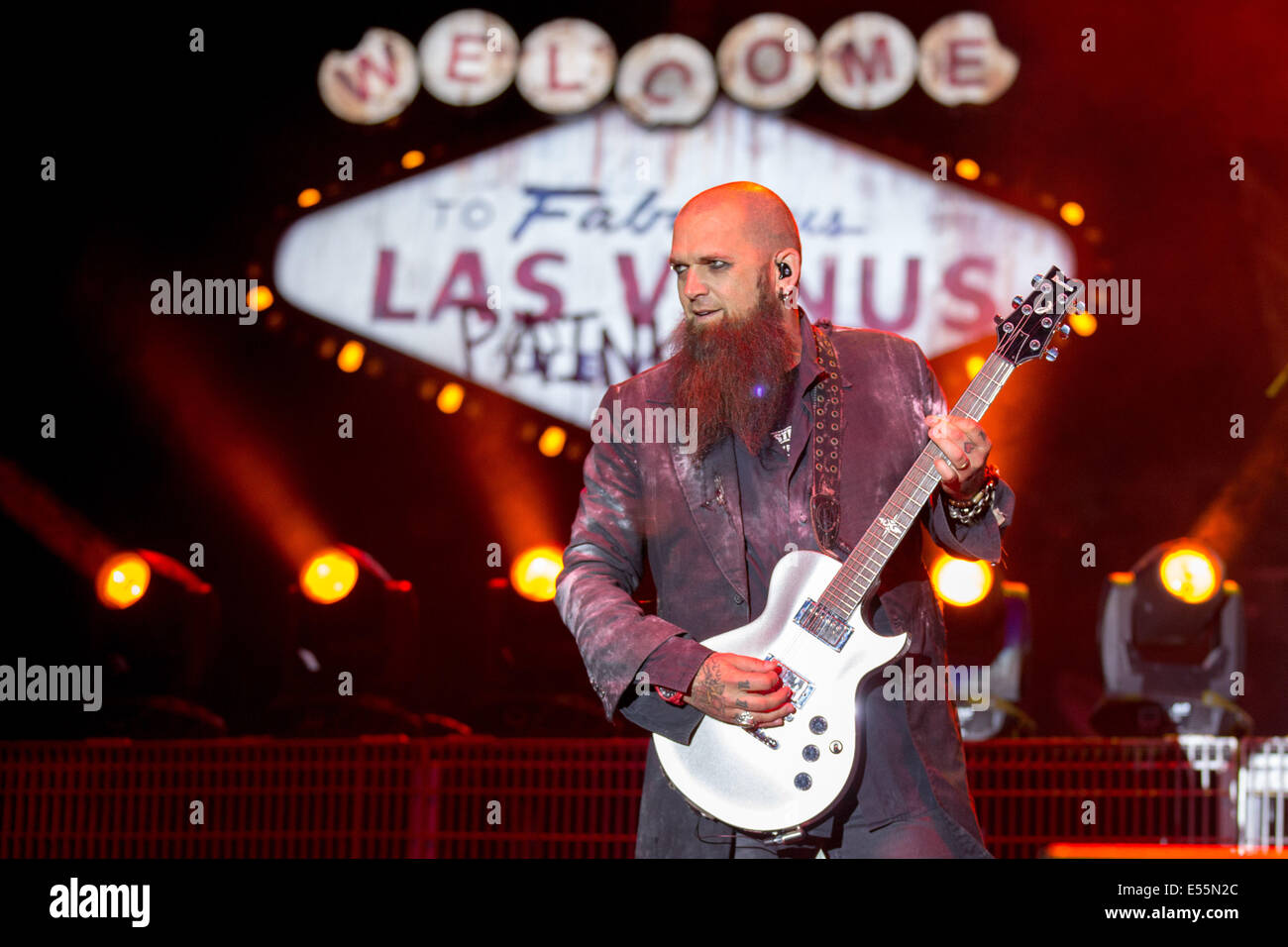Oshkosh, Wisconsin, USA. 16th July, 2014. Guitarist BARRY STOCK of the ...