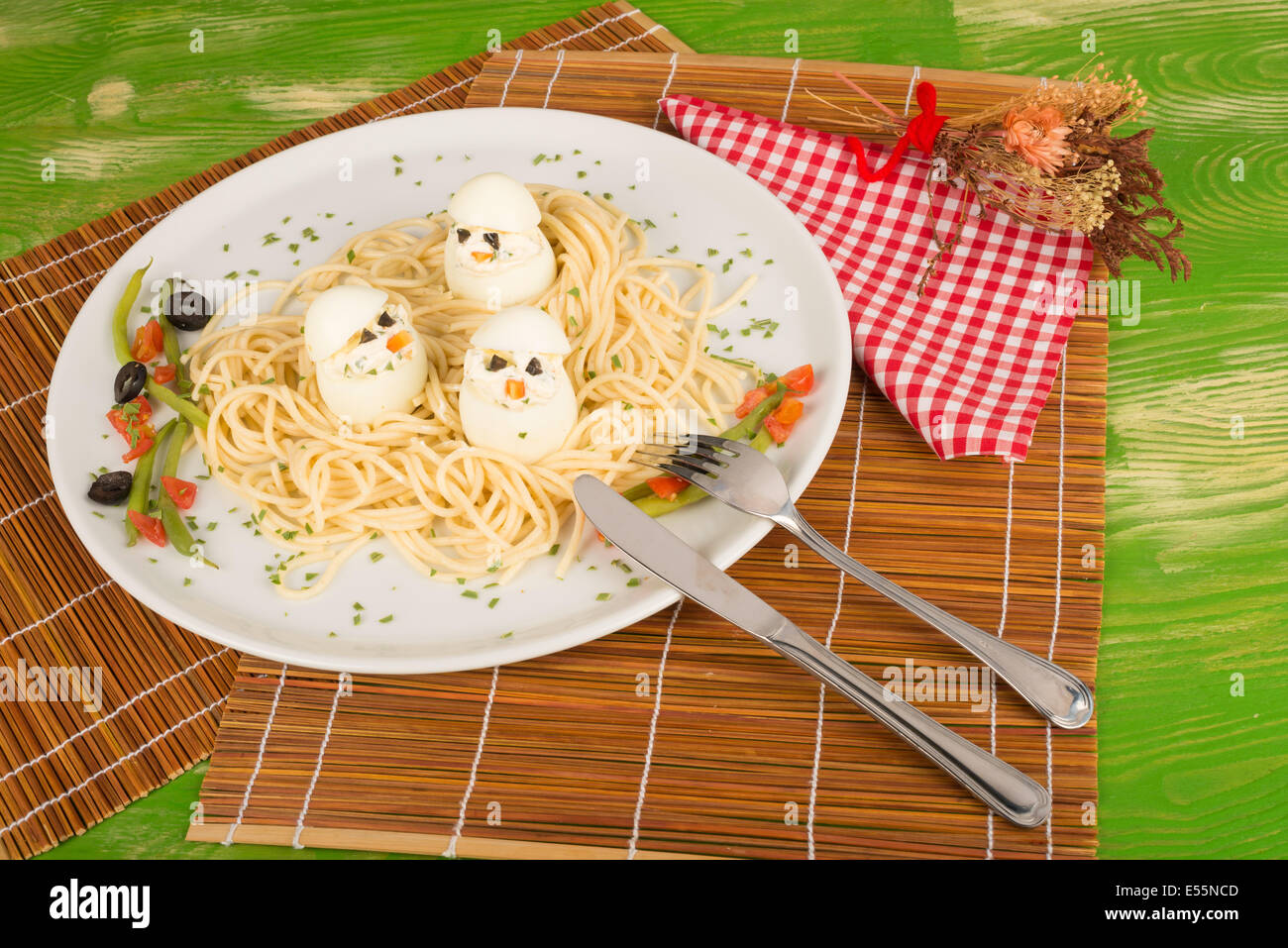 Pasta Spaghetti Nest Birds High Resolution Stock Photography and Images ...