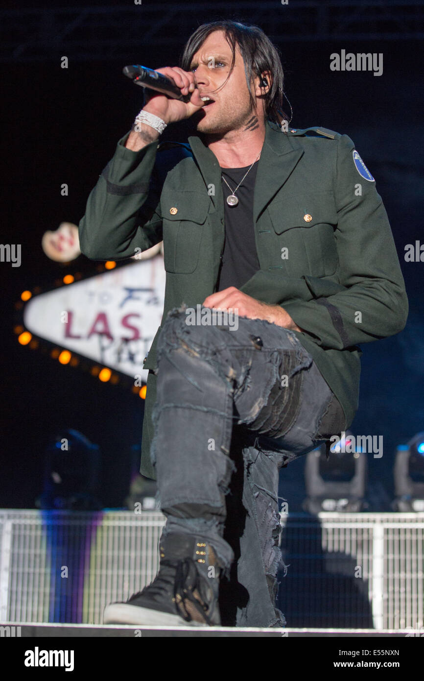 Matt walst three days grace hi-res stock photography and images - Alamy