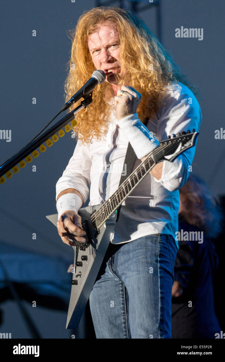 Oshkosh, Wisconsin, USA. 17th July, 2014. DAVE MUSTAINE of the band ...