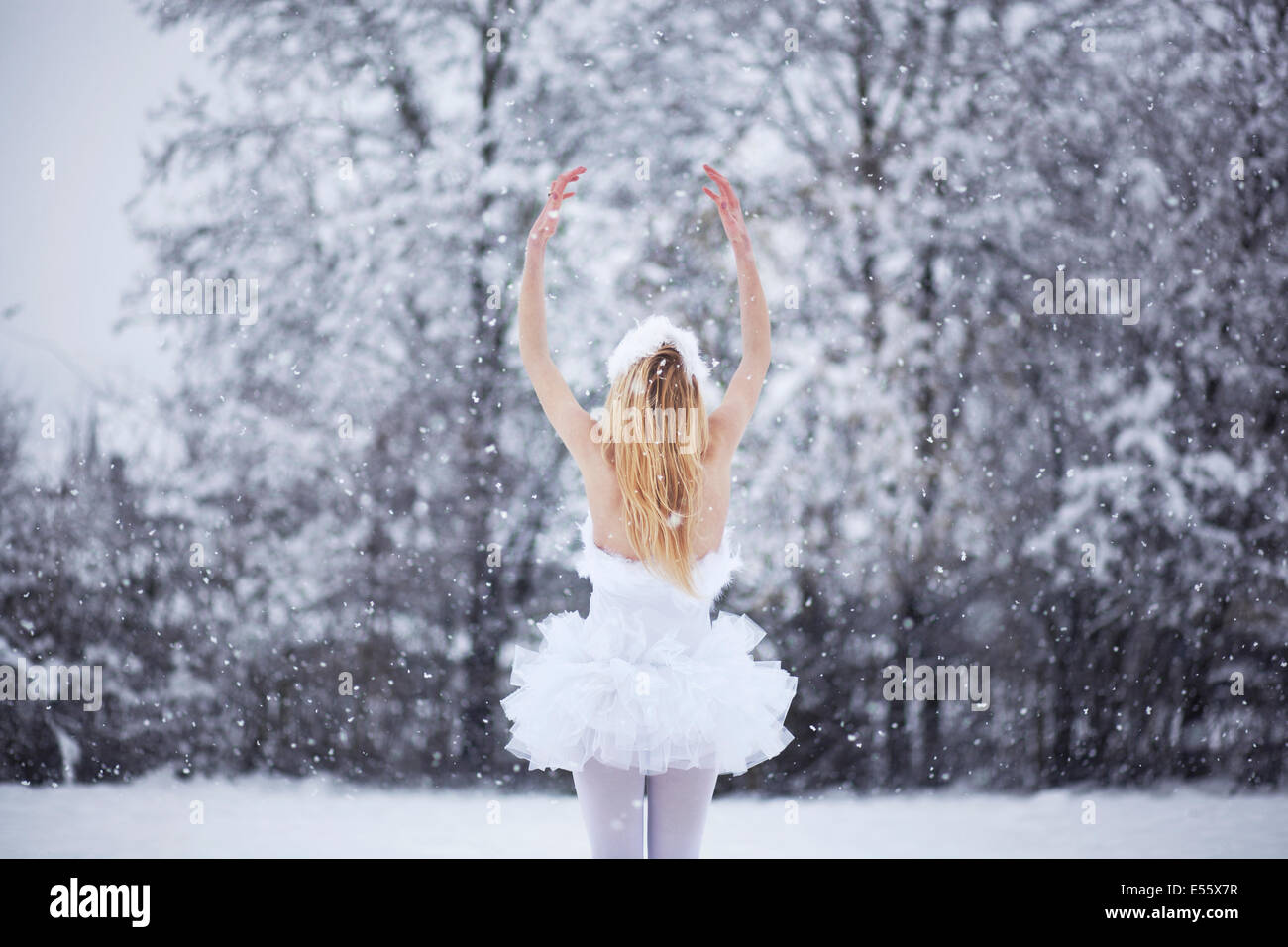 Female Dancing Snow Stock Photos & Female Dancing Snow Stock Images - Alamy