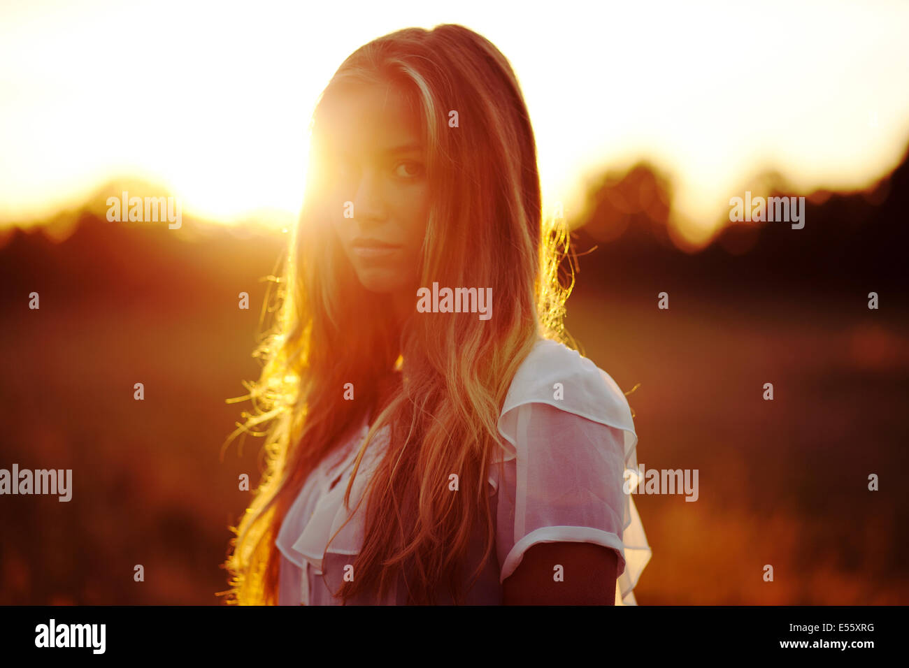 Woman head and shoulders silhouette hi-res stock photography and images ...