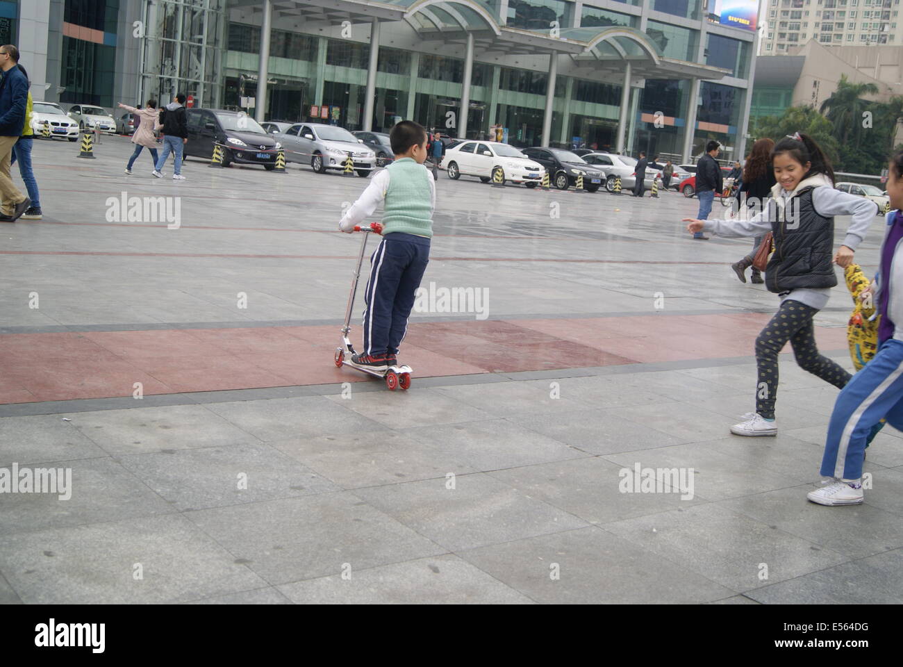 Chinese children, play outdoors Stock Photo - Alamy
