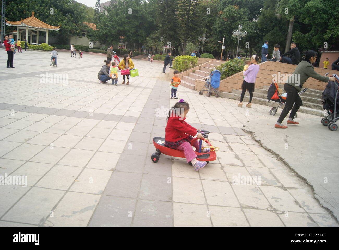 Chinese children, play outdoors Stock Photo - Alamy