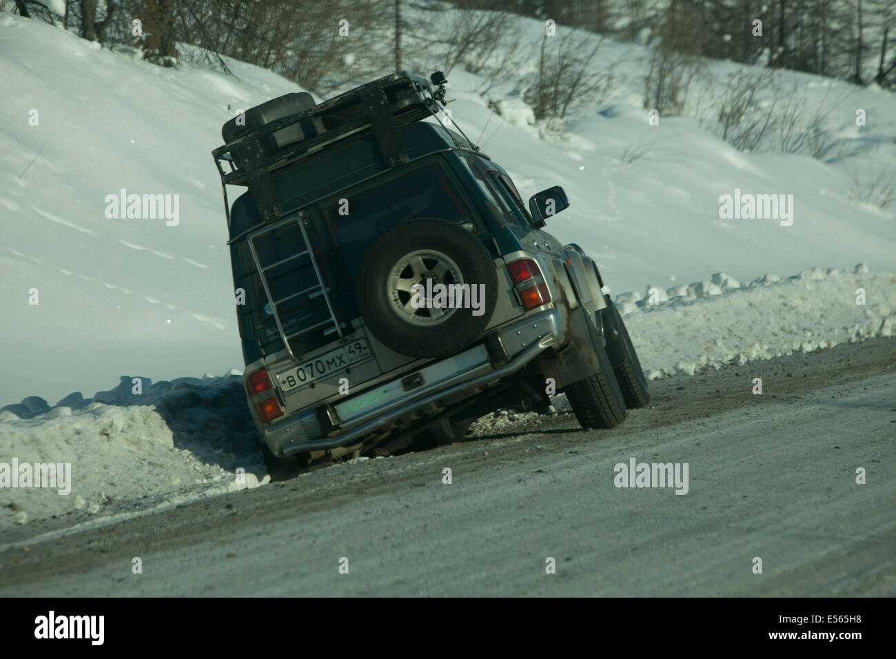 4WD crash ice road snow mountains Stock Photo - Alamy