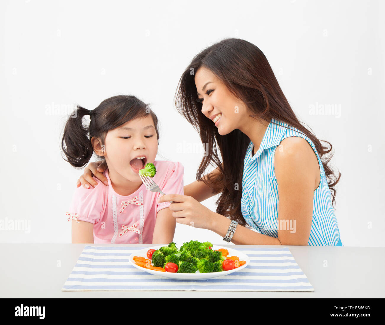 Asian chinese mother & Kid happy eating Stock Photo - Alamy