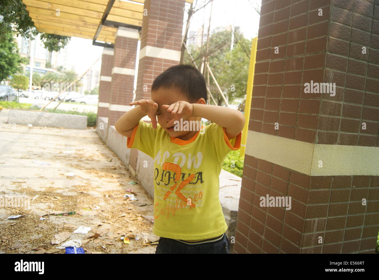 Chinese children, play outdoors Stock Photo - Alamy