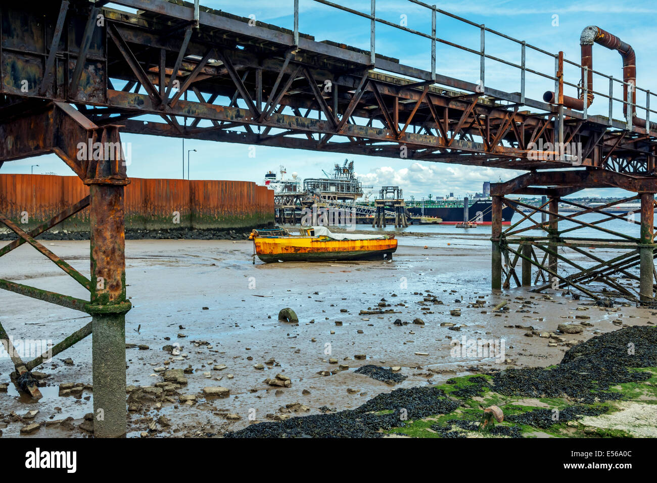 Sea Tank Terminal High Resolution Stock Photography and Images - Alamy