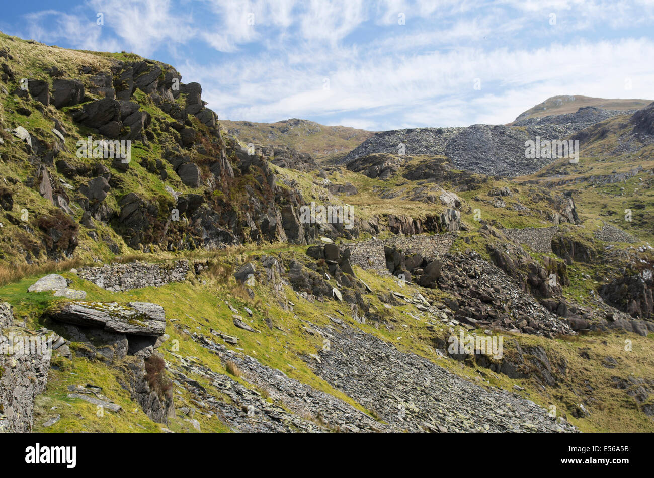 Slate pathway hi-res stock photography and images - Alamy