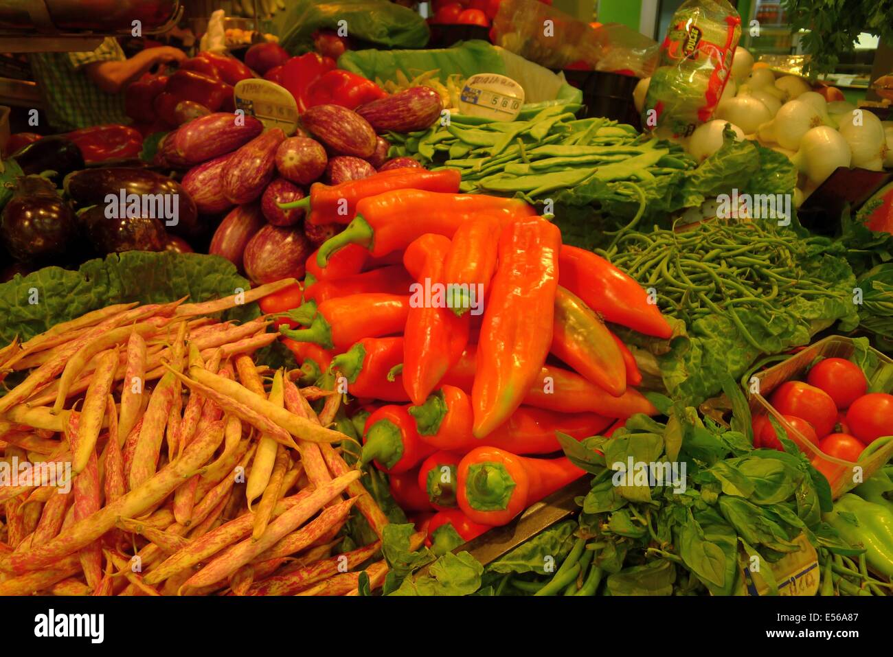 Mercat Olivar Vegetable Stall Stock Photo - Alamy