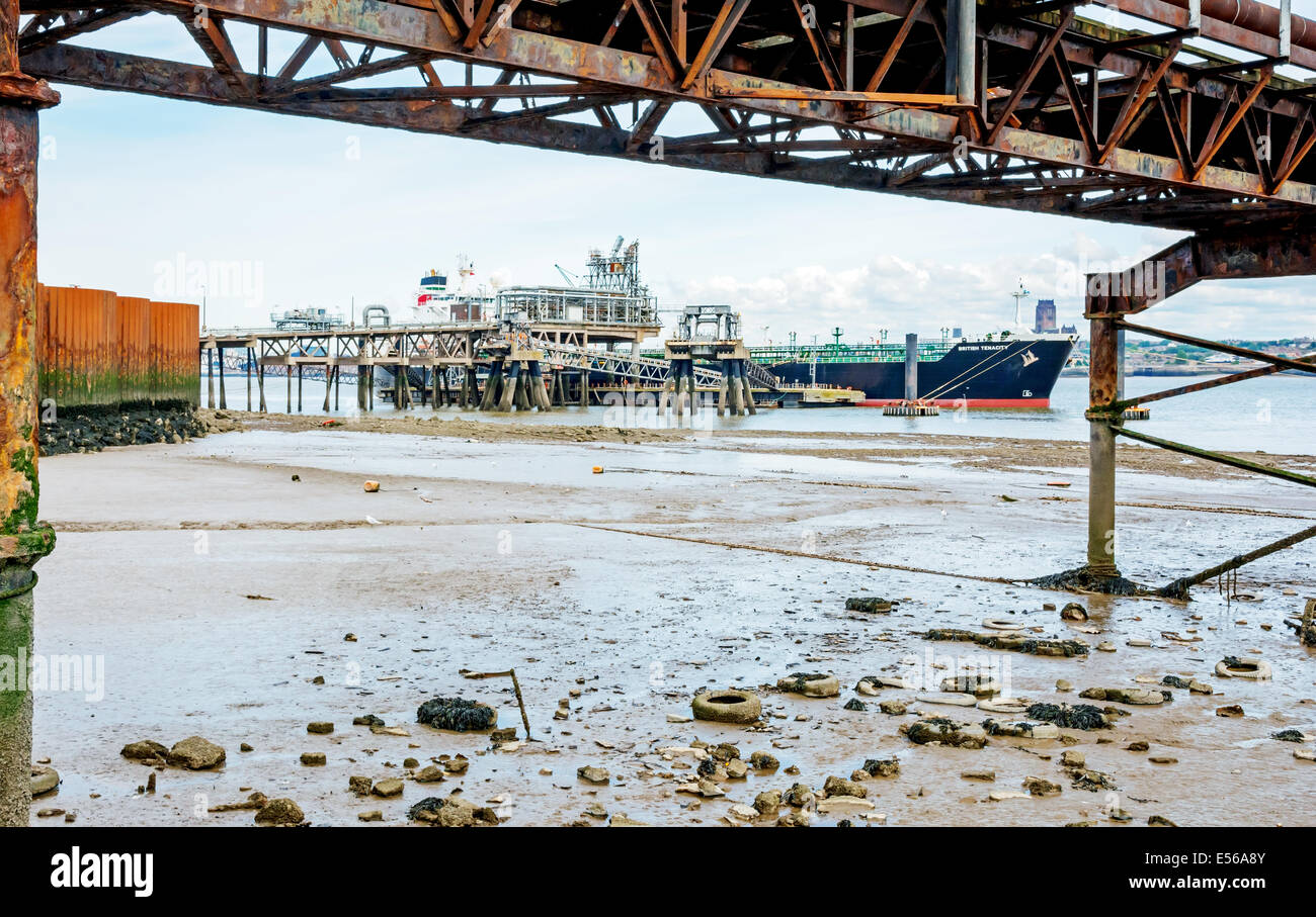 Oil Jetties High Resolution Stock Photography and Images - Alamy