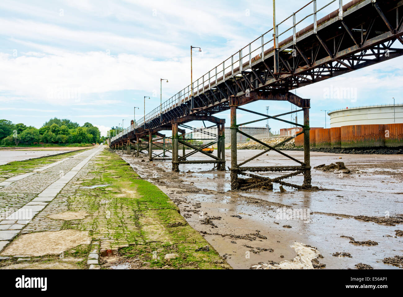 Sea Tank Terminal High Resolution Stock Photography and Images - Alamy