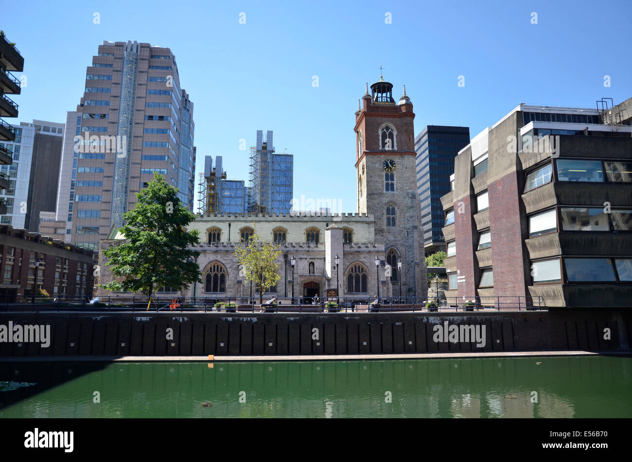 The church of St. Gile, Cripplegate in the Barbican, London Stock Photo ...