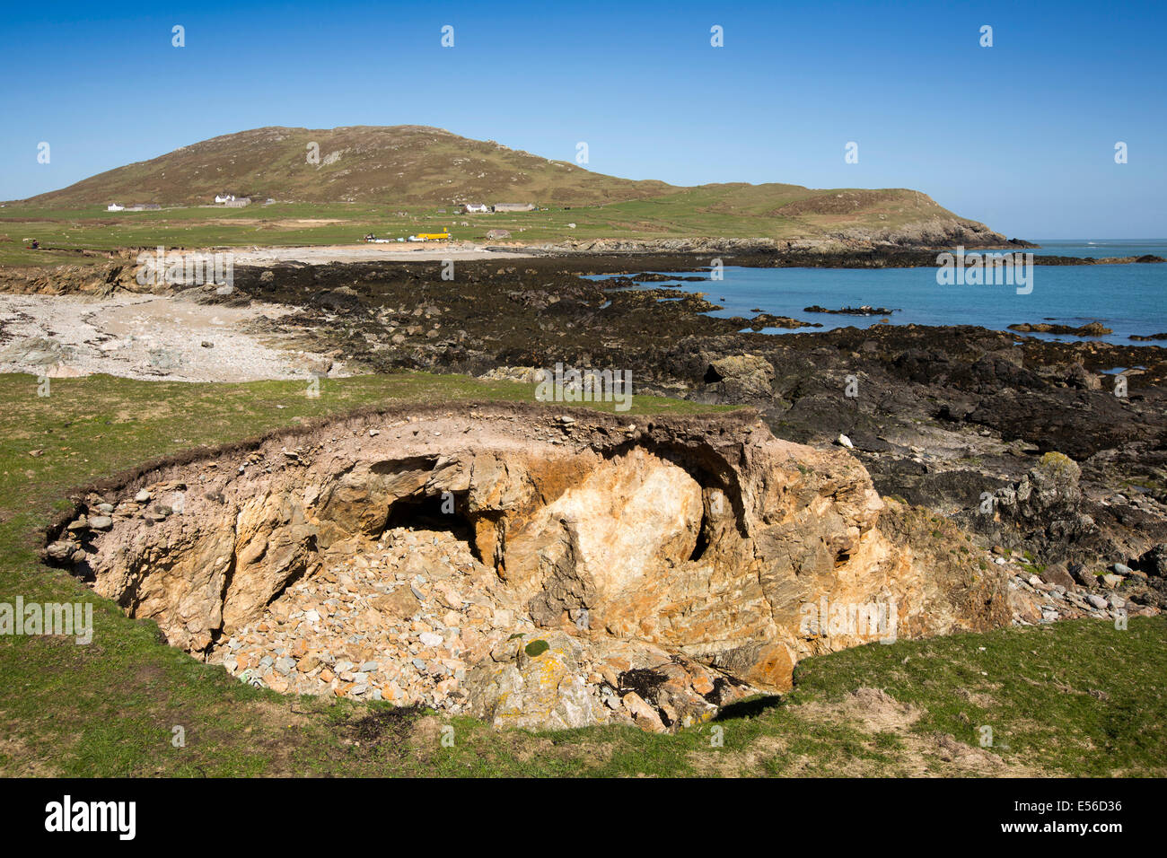 UK, Wales, Gwynedd, Lleyn peninsula, Bardsey Island, Henllwyn harbour ...