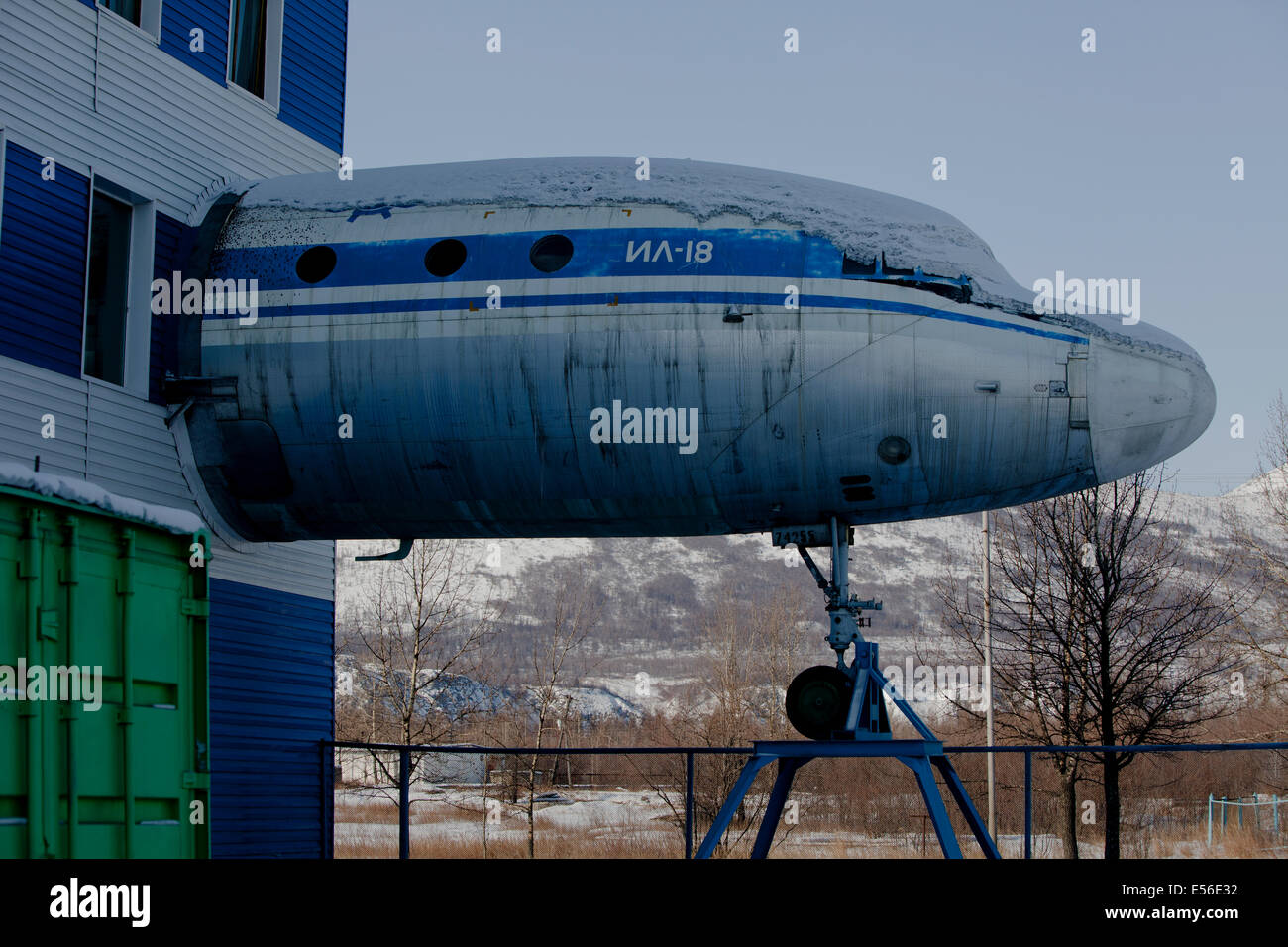 Plane building hi-res stock photography and images - Alamy