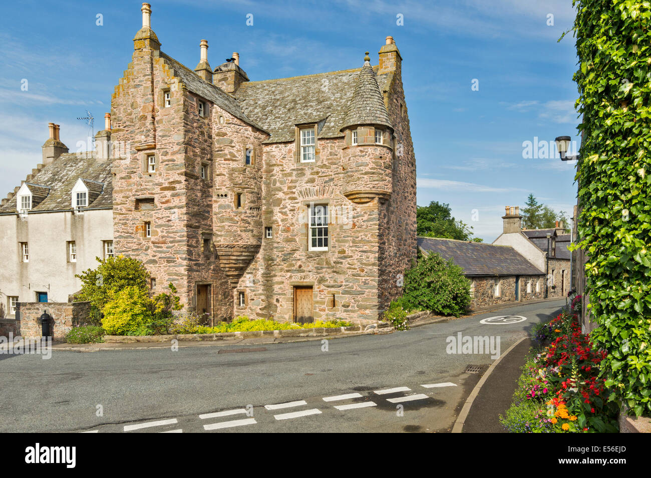 Castle historic fordyce aberdeenshire hi-res stock photography and ...