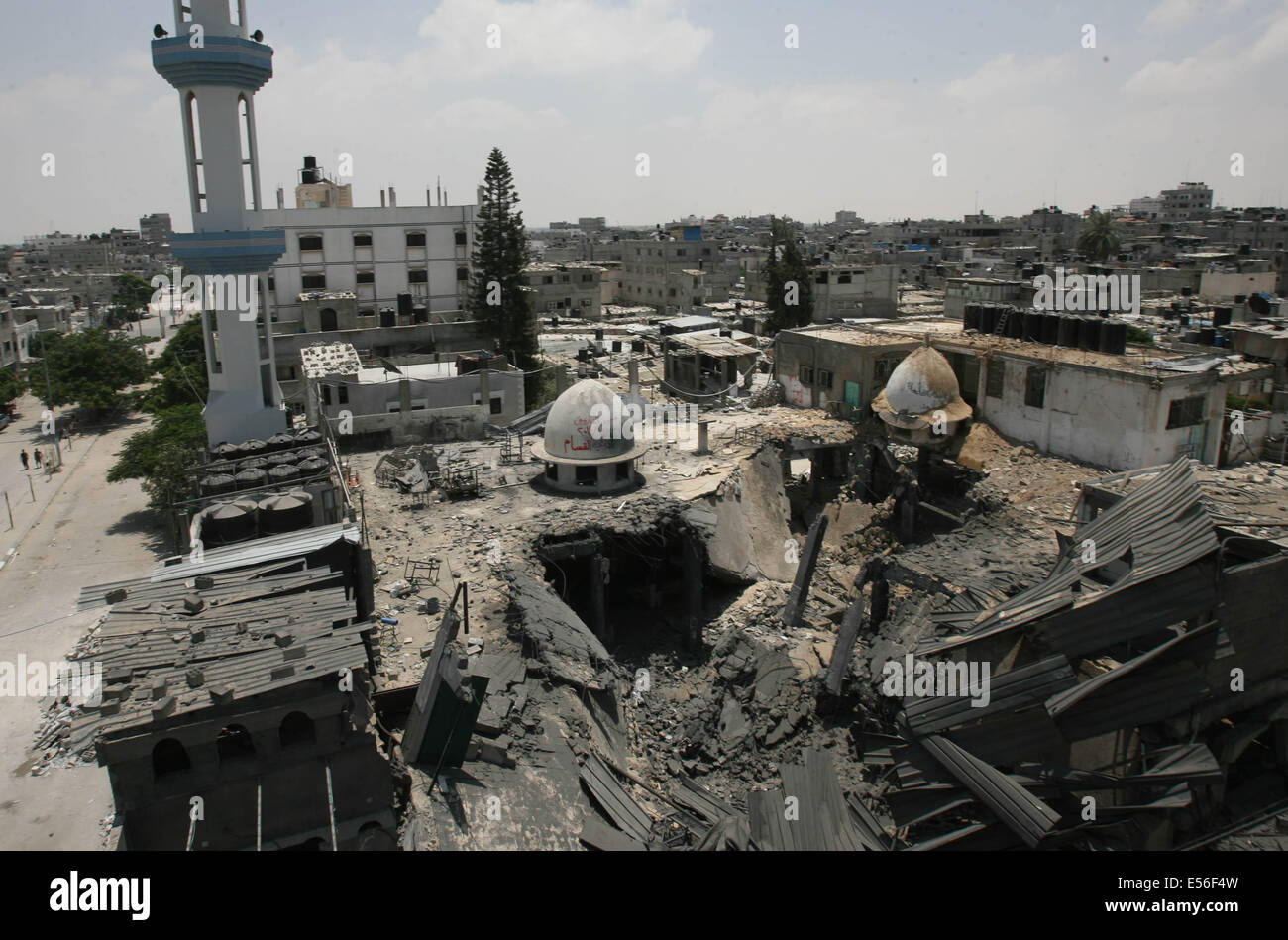 Rafah, Gaza Strip, Palestinian Territory. 22nd July, 2014. Palestinians ...