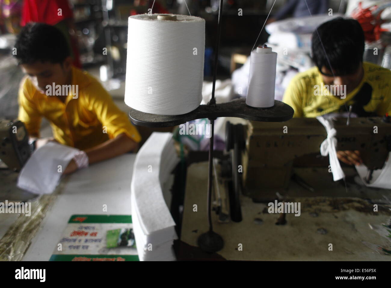 Bangladesh child labor garments hi-res stock photography and images - Alamy