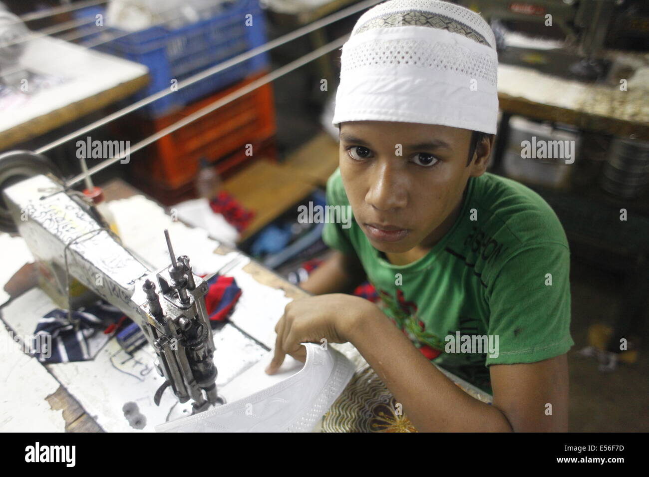 Bangladesh child labor garments hi-res stock photography and images - Alamy