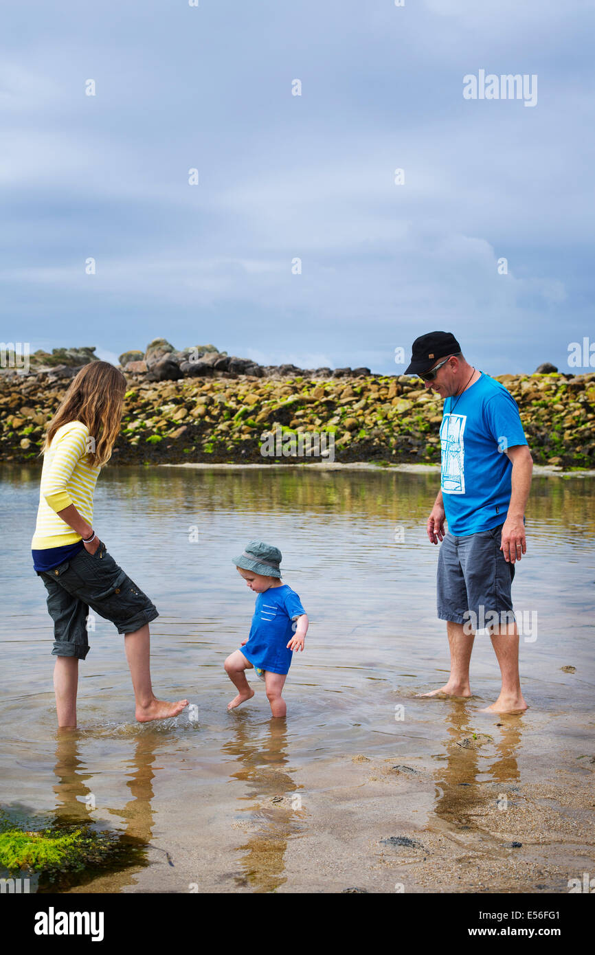 Family on the beach hi-res stock photography and images - Alamy