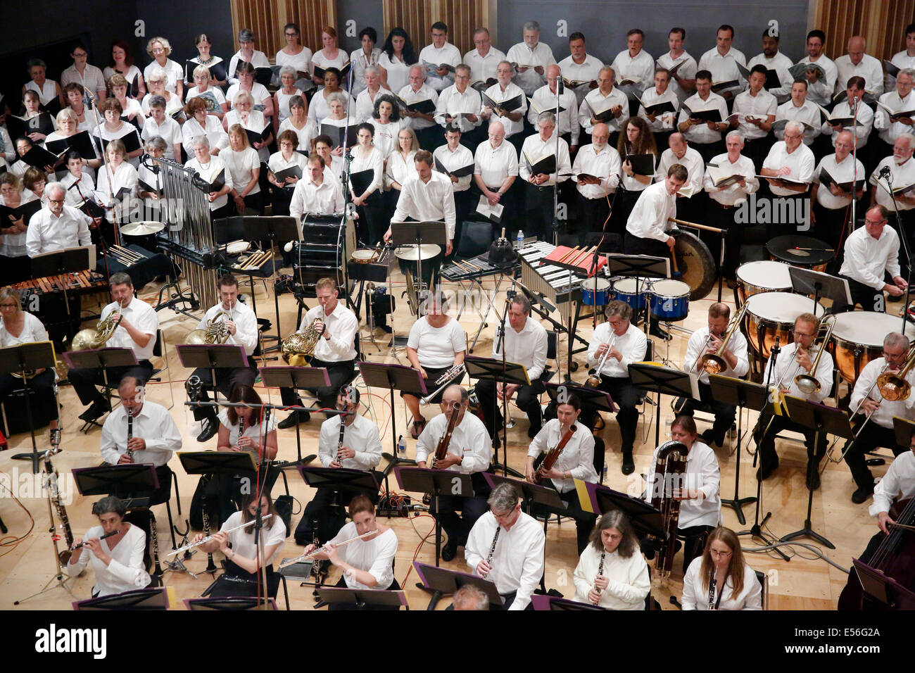Recording studio orchestra hi-res stock photography and images - Alamy