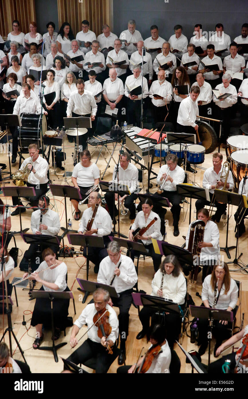 Recording studio orchestra hi-res stock photography and images - Alamy