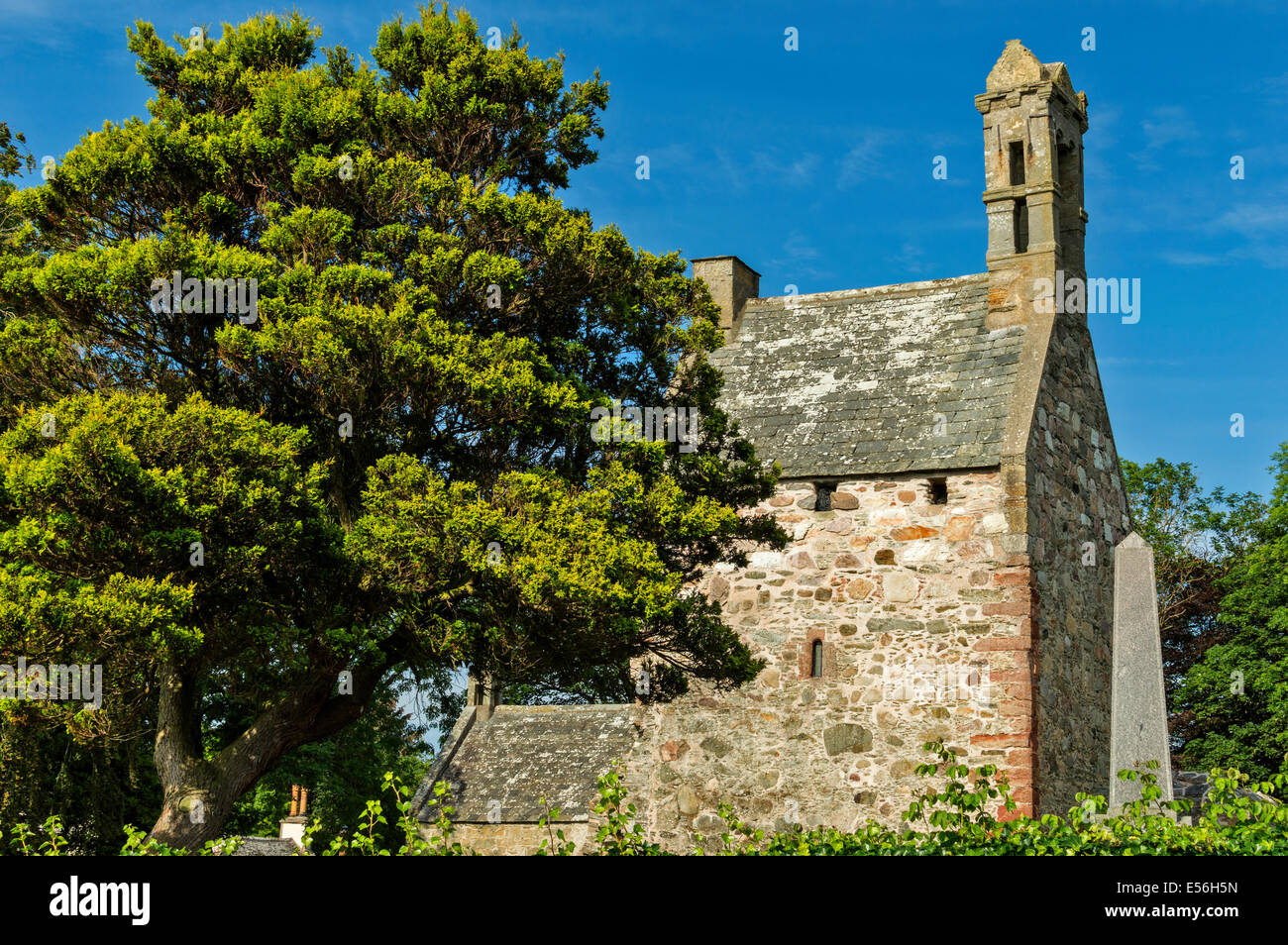 Castle historic fordyce aberdeenshire hi-res stock photography and ...