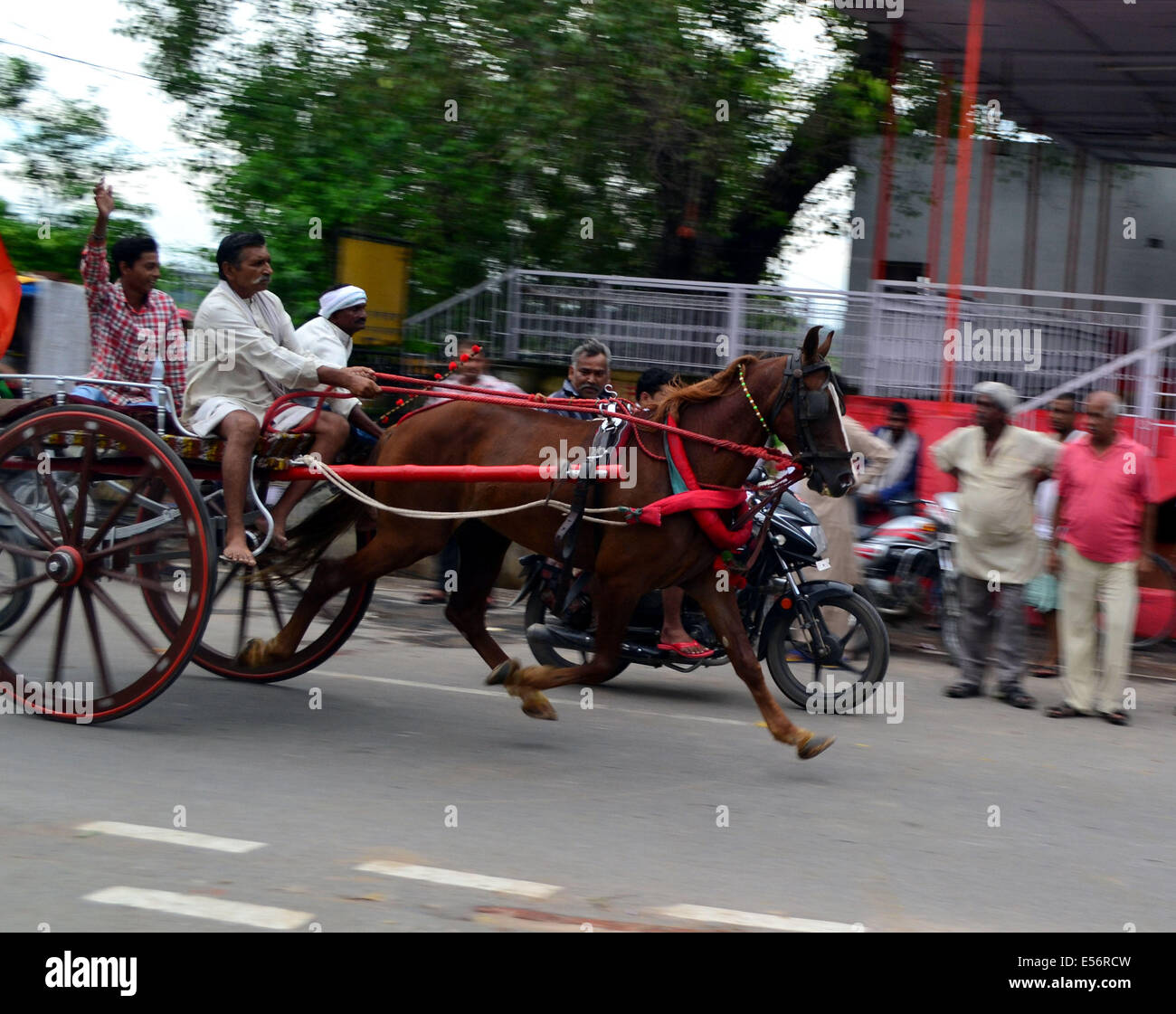 Allahabad, India. 21st July, 2014. Indian race participants with their ...