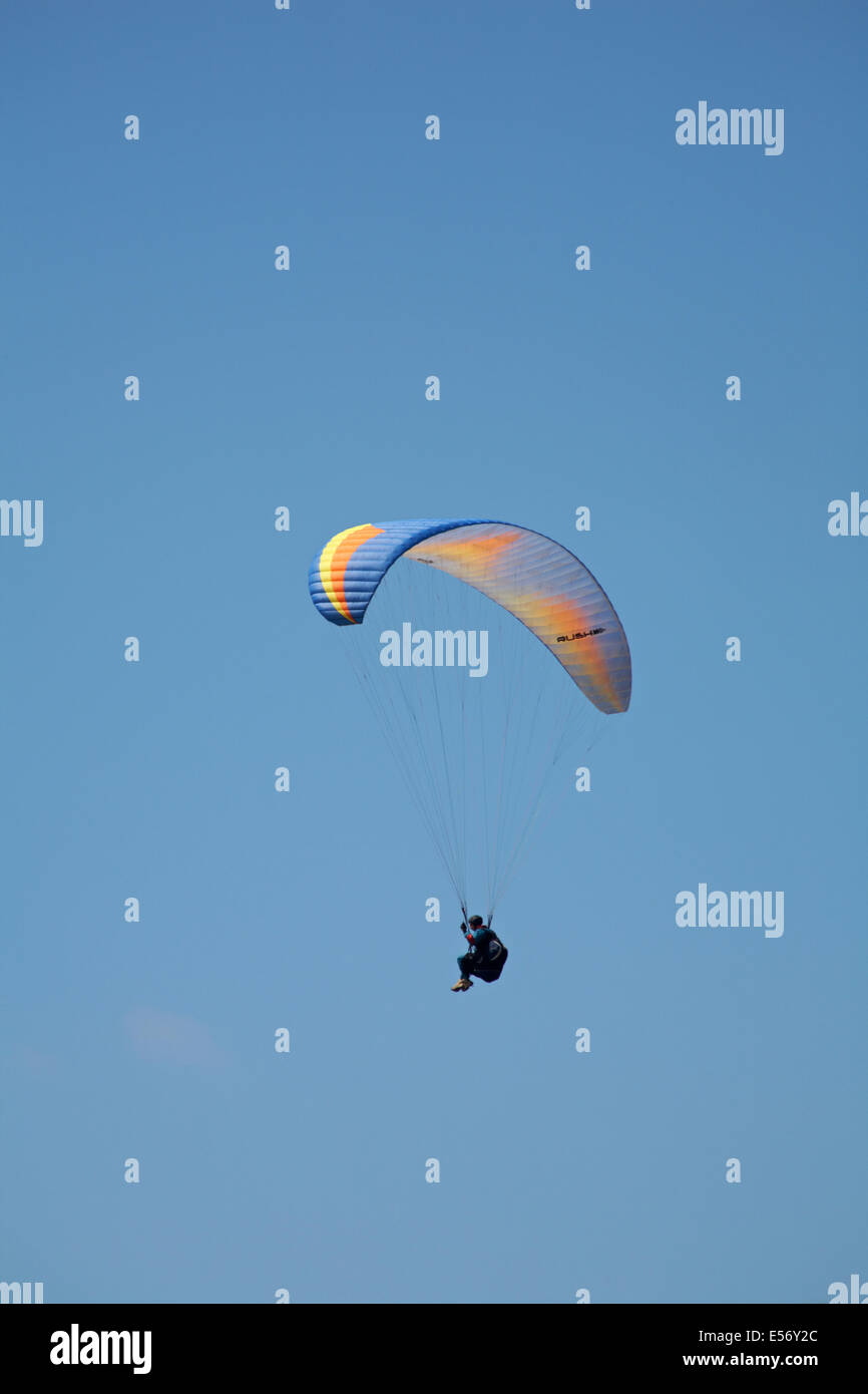 Paraglider hang glider hi-res stock photography and images - Alamy