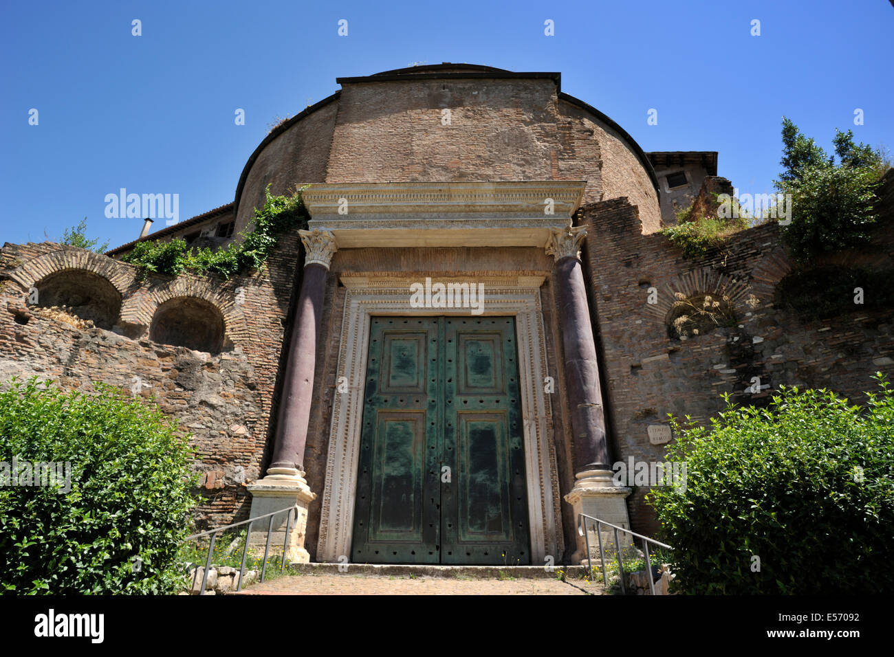 Romulus tomb hi-res stock photography and images - Alamy