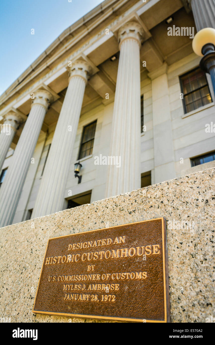 Portico greek revival hi-res stock photography and images - Alamy