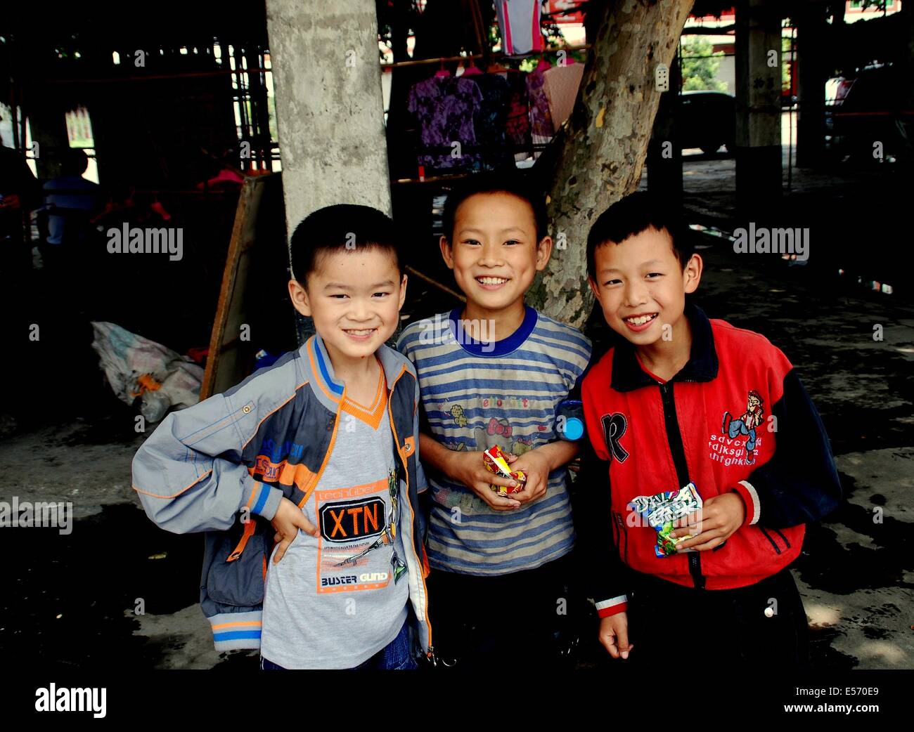 Wan Jia, China: Three smiling little boys Stock Photo - Alamy Wan Jia, China: Three smiling little boys Stock Photo - Alamy