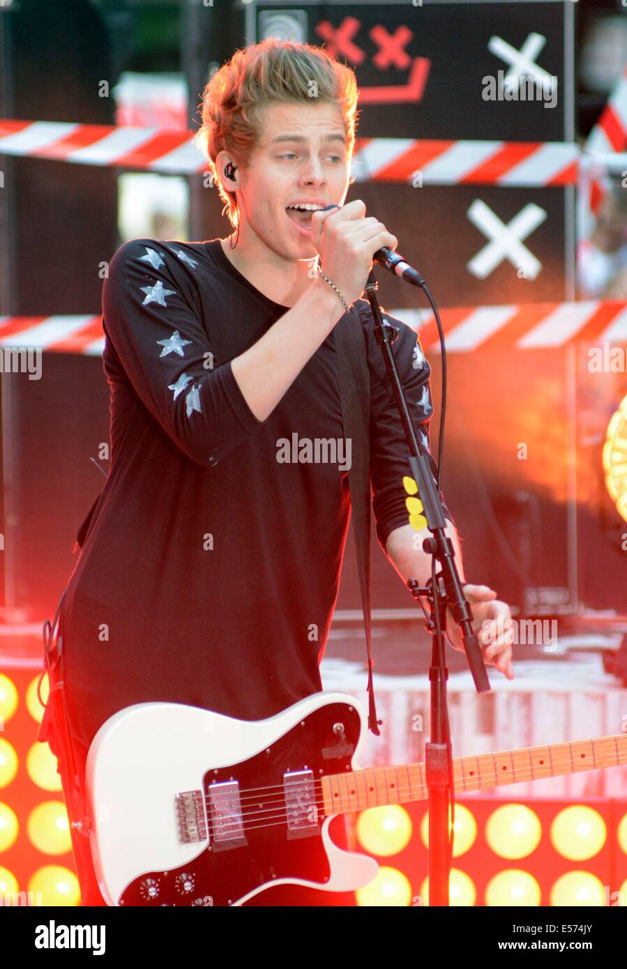 New York, NY, USA. 22nd July, 2014. Luke Hemmings on stage for NBC ...