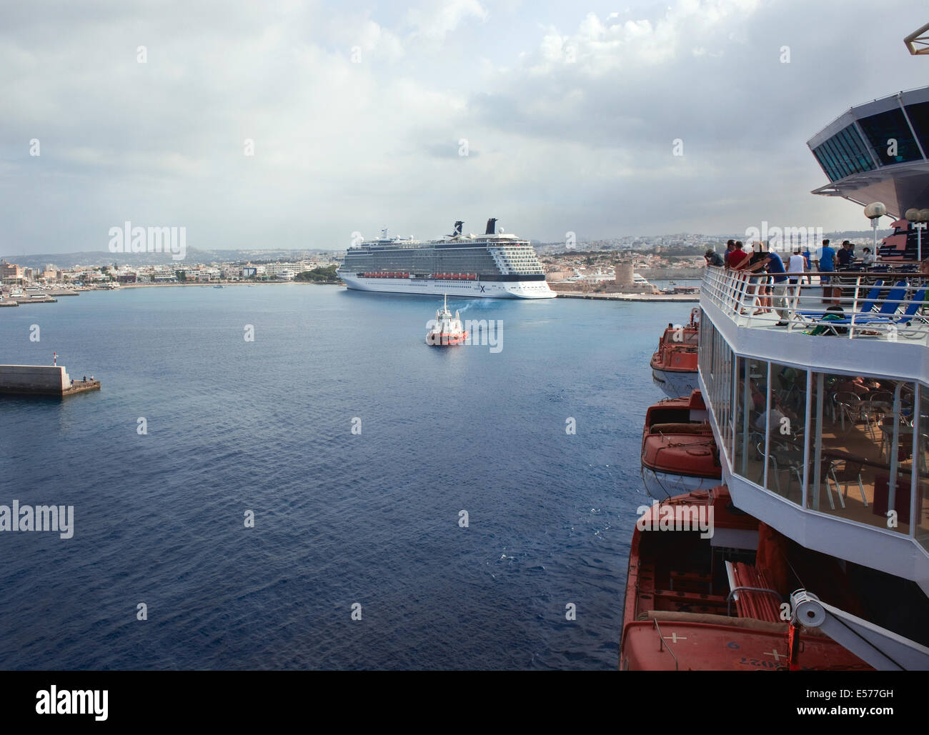 Cruise ship leaving port Stock Photo - Alamy