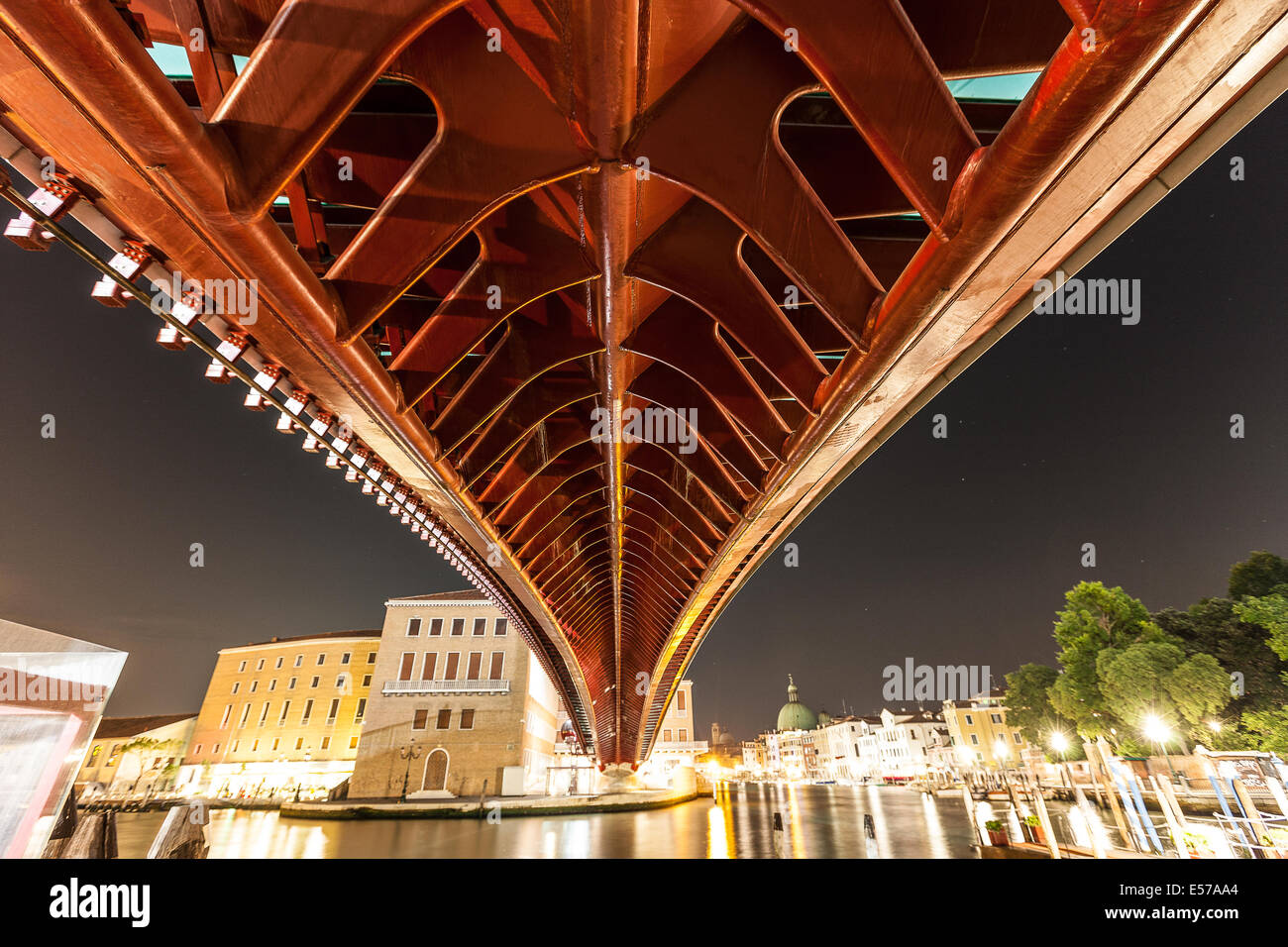 Venice Constitution Bridge (Calatrava Architect Stock Photo - Alamy